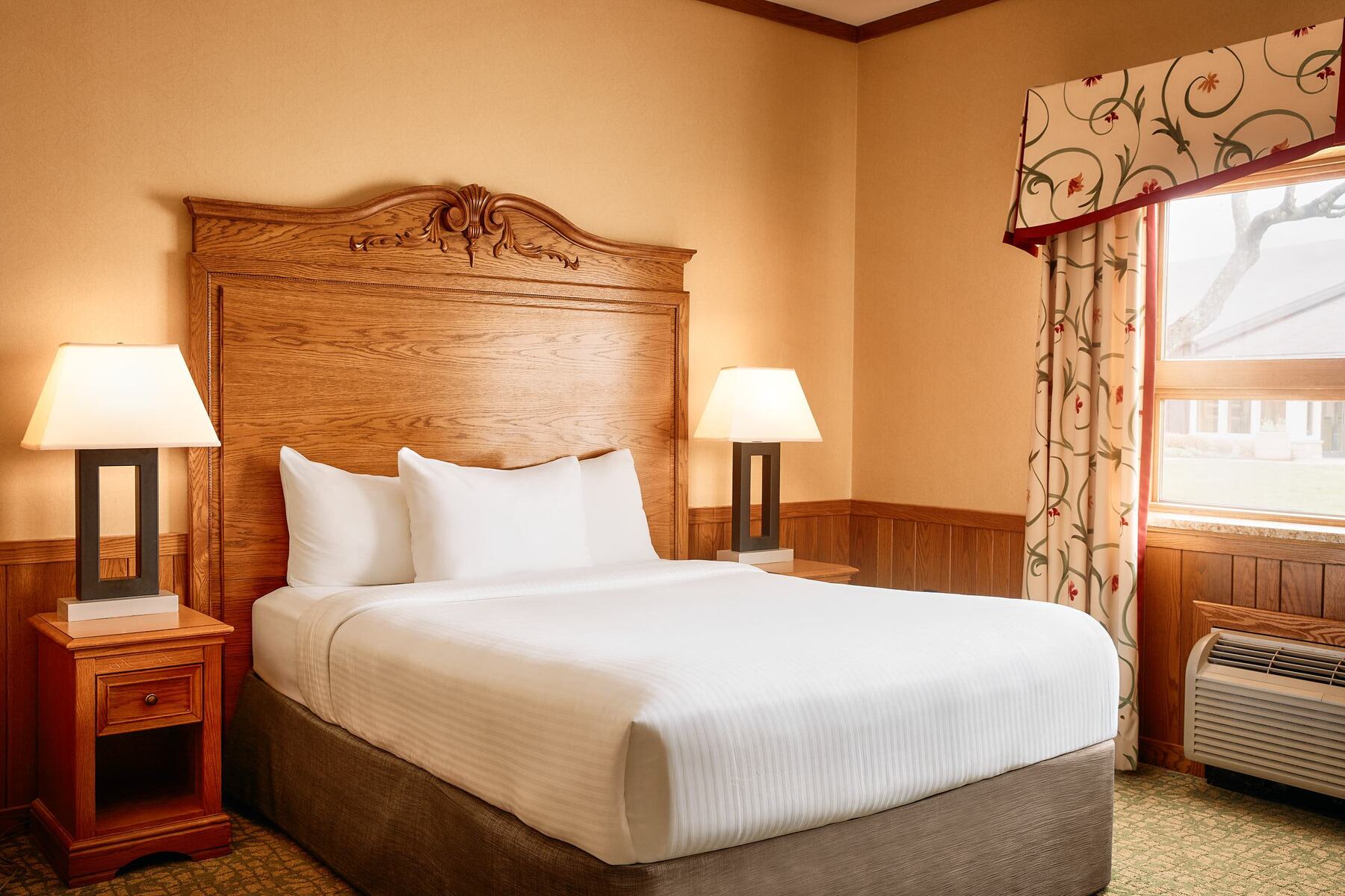 Deluxe Queen Room at Oglebay Lodge - Unique West Virginia Resort - (fmr ...